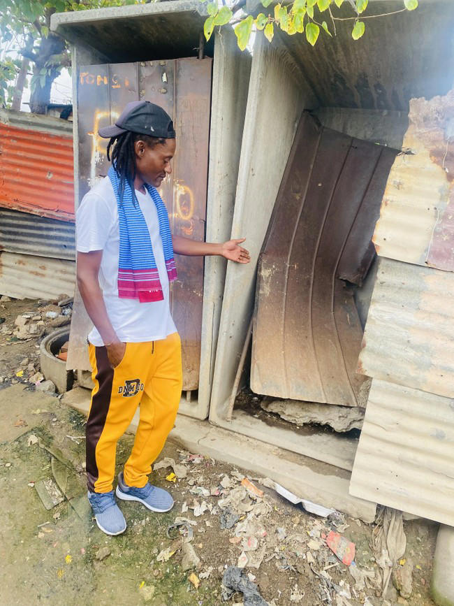 Pics | ‘R10 for toilets’: Diepsloot residents say they will not vote ...