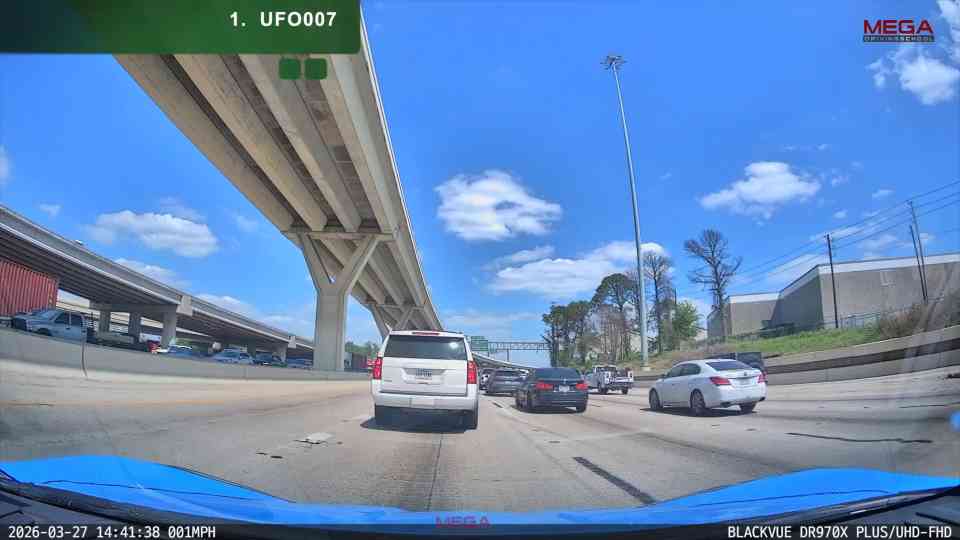 Stupid right turn mistake leads to a scary high speed crash