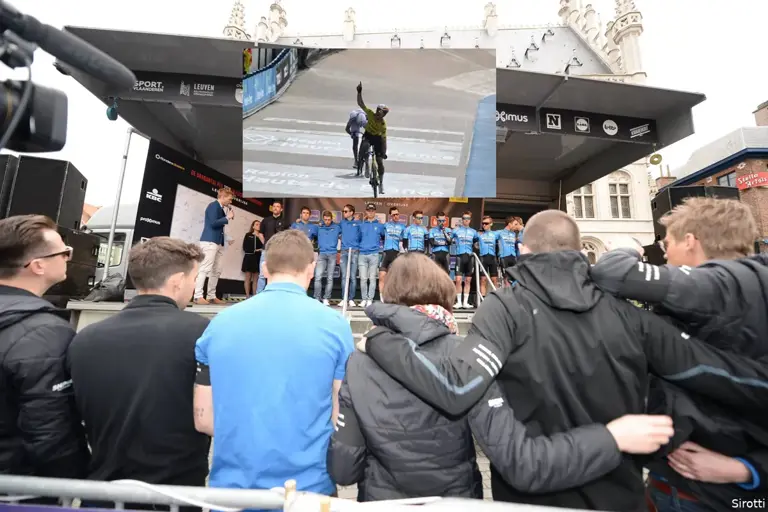 Parents of Michael Goolaerts moved by Van Aert's victory and tribute