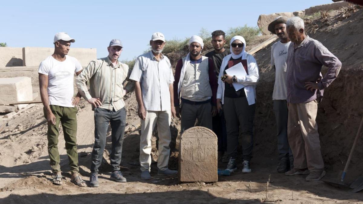 Una estela de piedra descubierta en Luxor representa al emperador ...