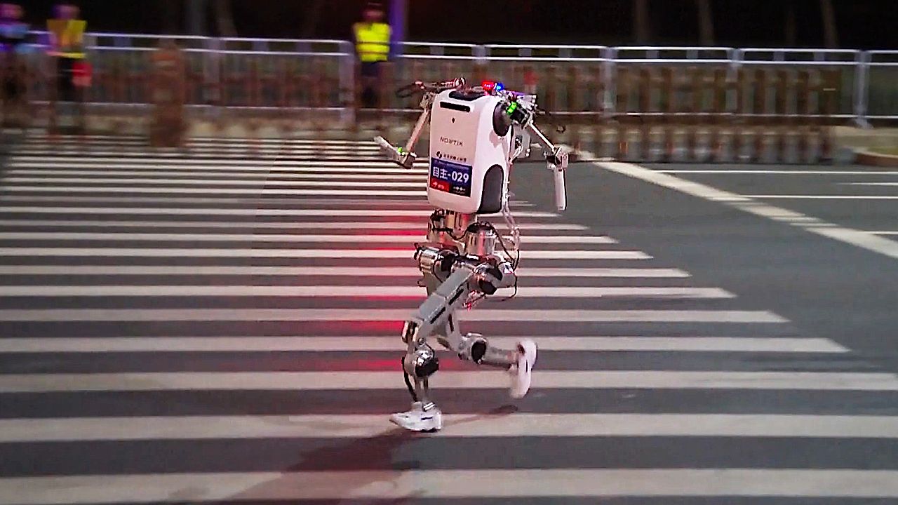Humanoid robots gear up for the second robot half marathon in Beijing