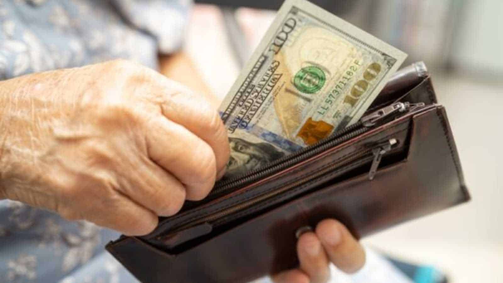 Woman claims men who can't drop $100 on the first date need to stay ...