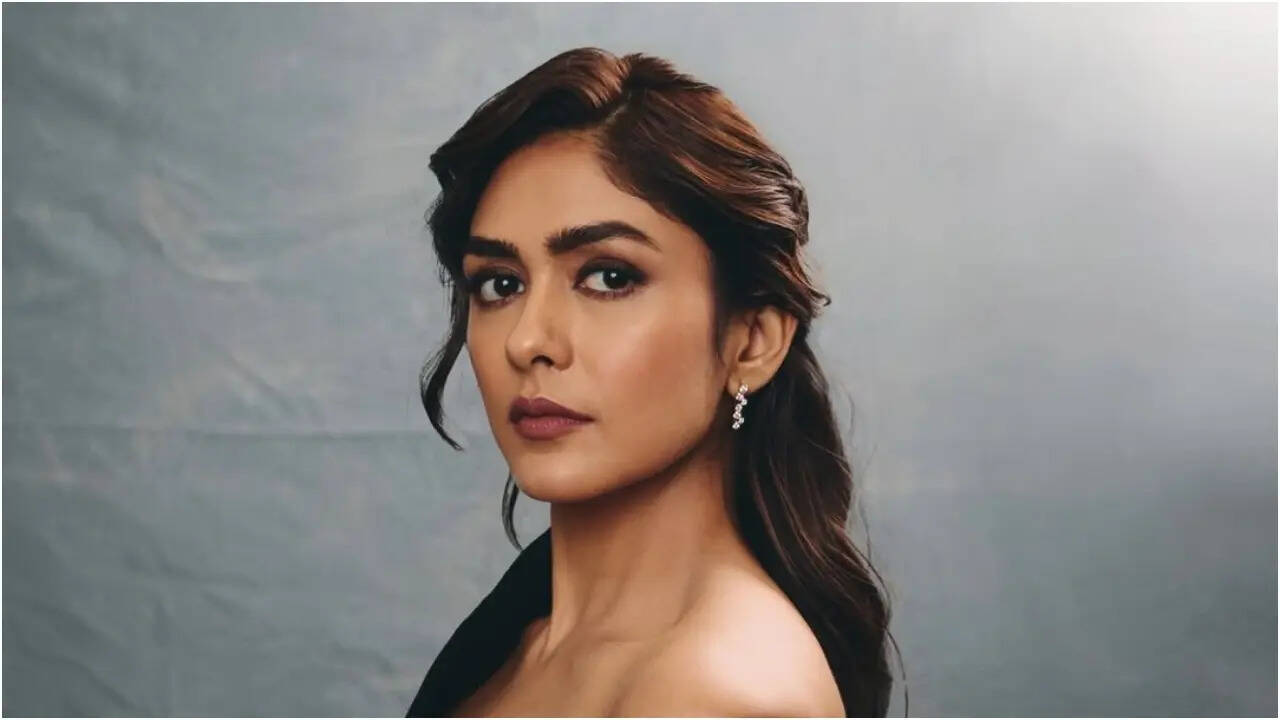 Nag Ashwin likens 'Dacoit' actress Mrunal Thakur to Madhubala, urges ...