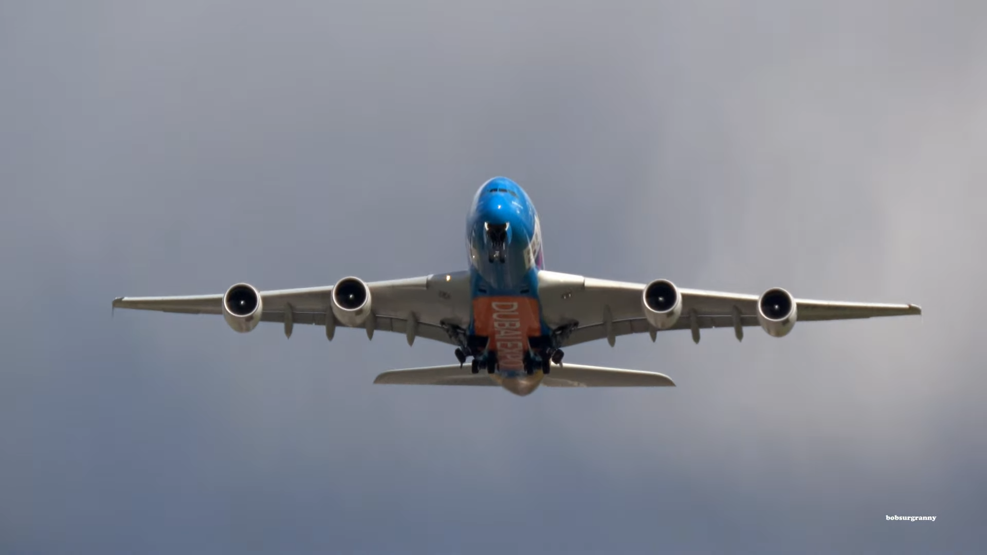 Watch this Expo A380 turn heads at Gatwick - "You can't miss it"