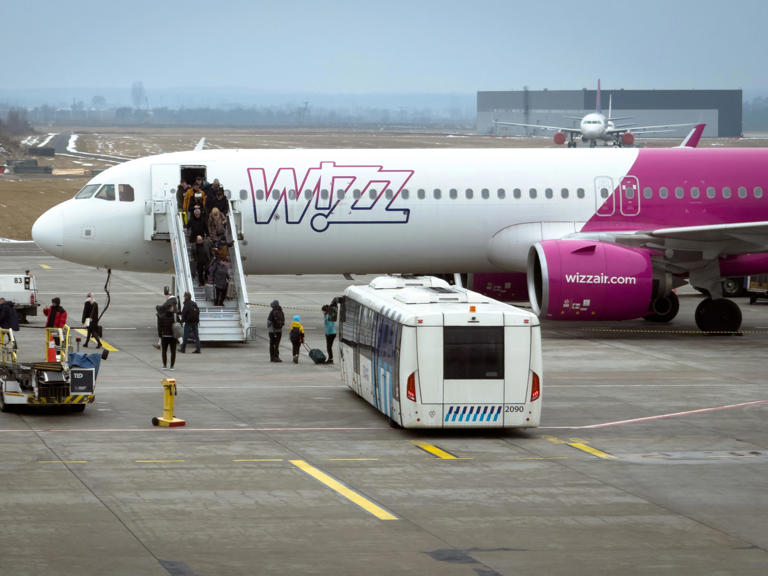 Airline stocks are dropping as Trump's Hormuz blockade intensifies ...