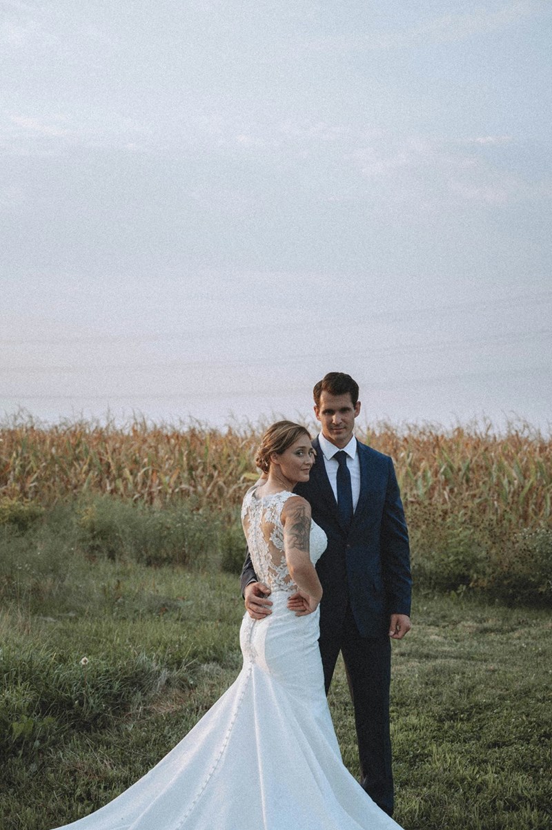 31-year-old bride reluctantly accepts $25,000 gift from her mother-in ...