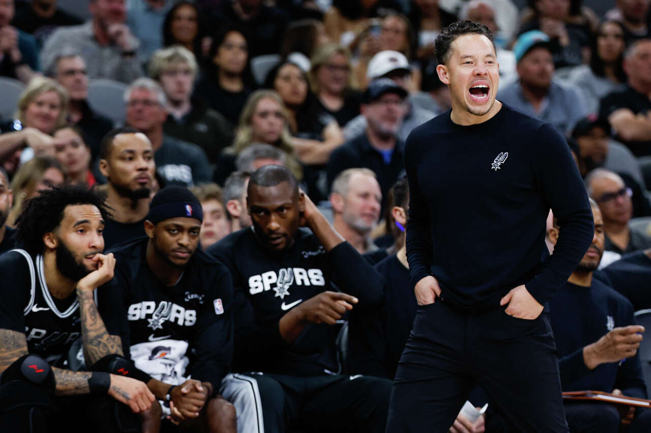 As playoff rookie, Spurs coach Mitch Johnson has Pop to lean on