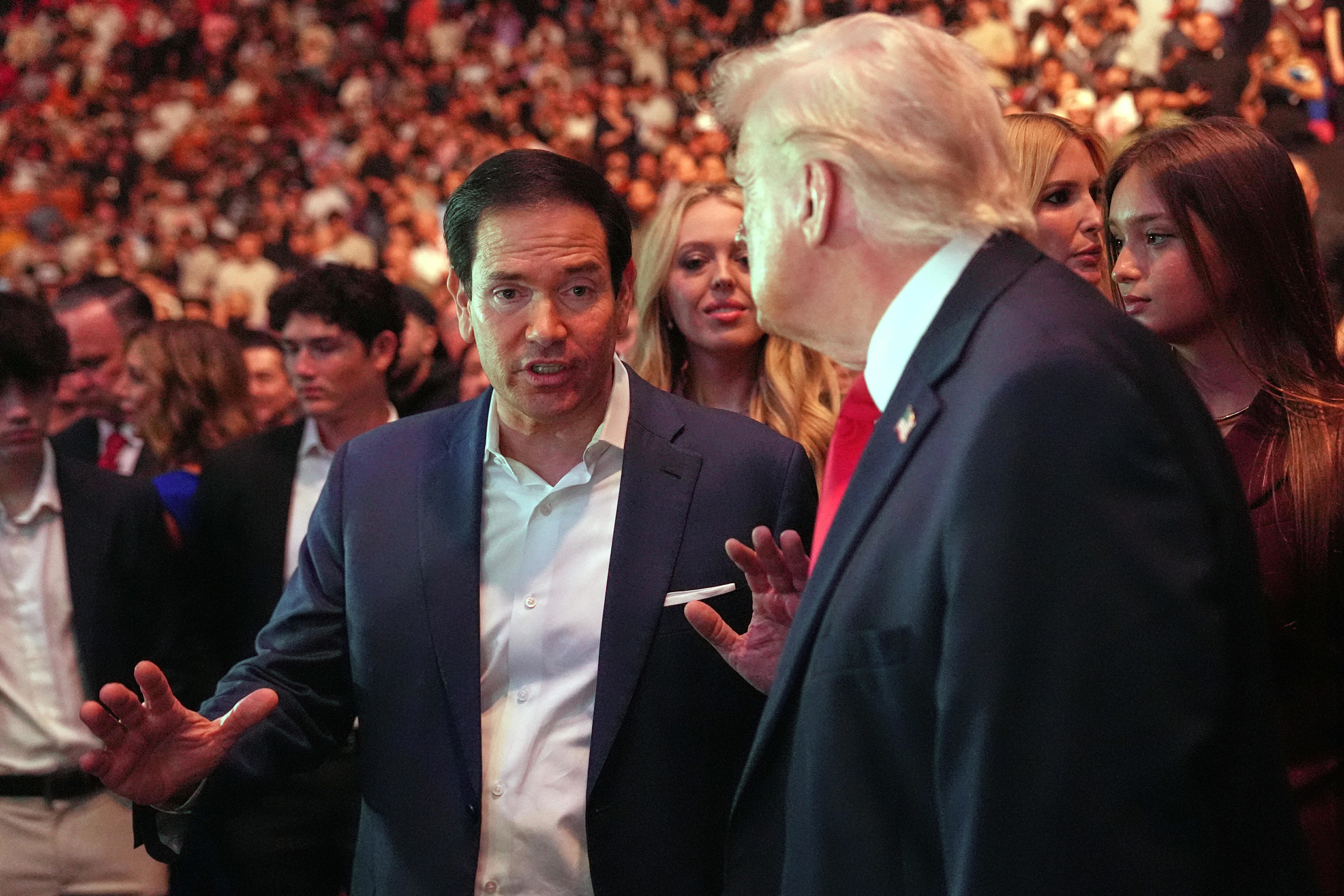 Miami native Marco Rubio flashes '305' hand signal at UFC 327 fight
