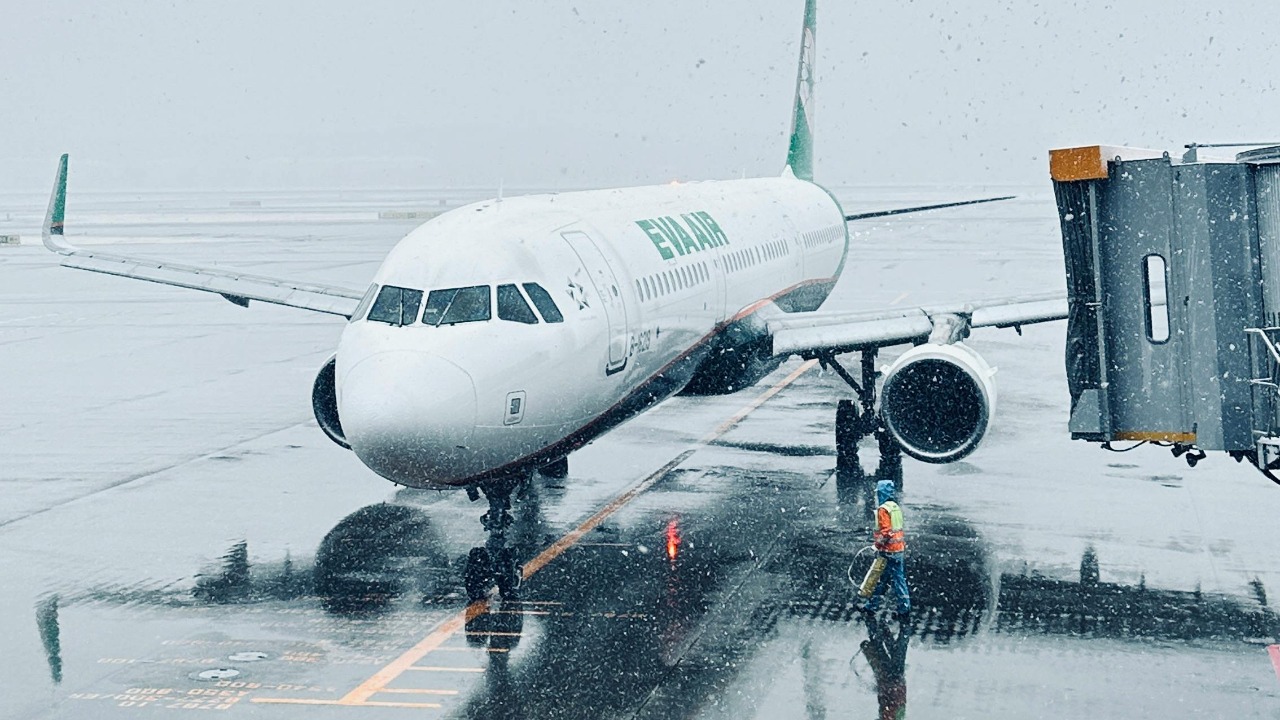 SFO pauses flights during thunderstorms as delays and cancellations mount