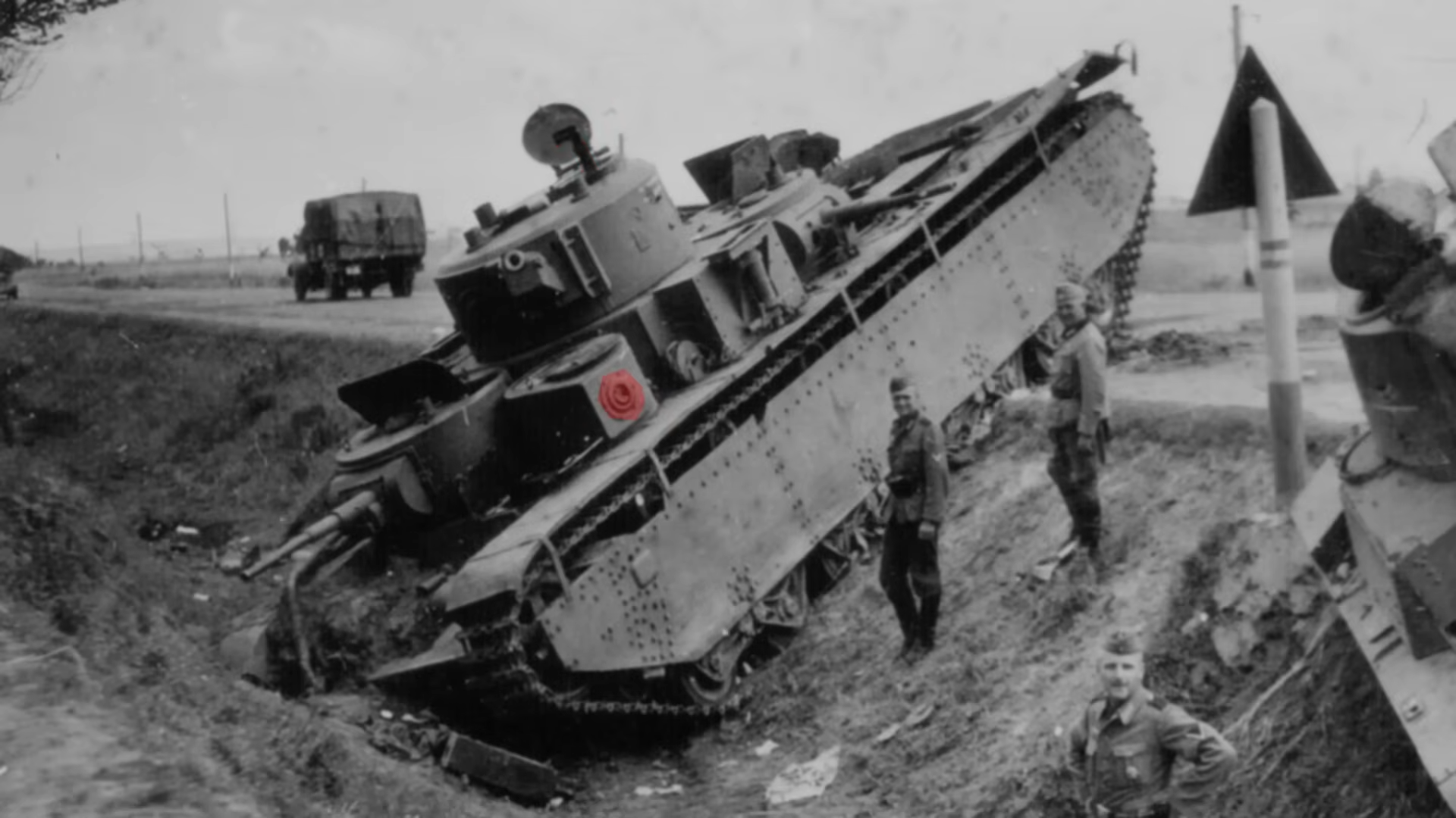 Schau dir an, was passiert, wenn Mehrturm-Panzer auf Stuka ...
