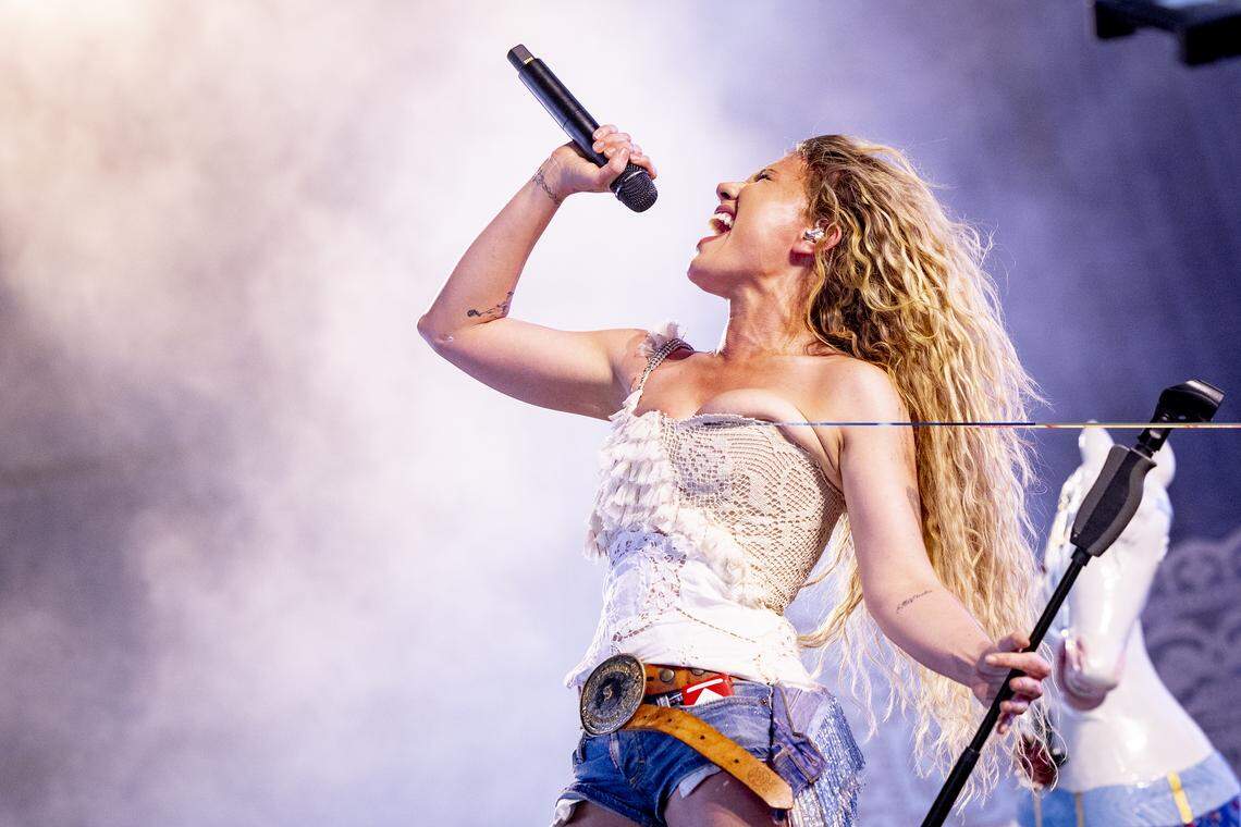 Who is Slayyyter? Everything you need to know about the singer behind ...