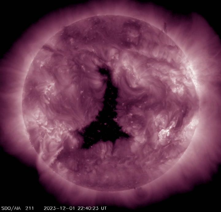 NASA's Solar Dynamic Observatory reveals a week-long time-lapse of a ...