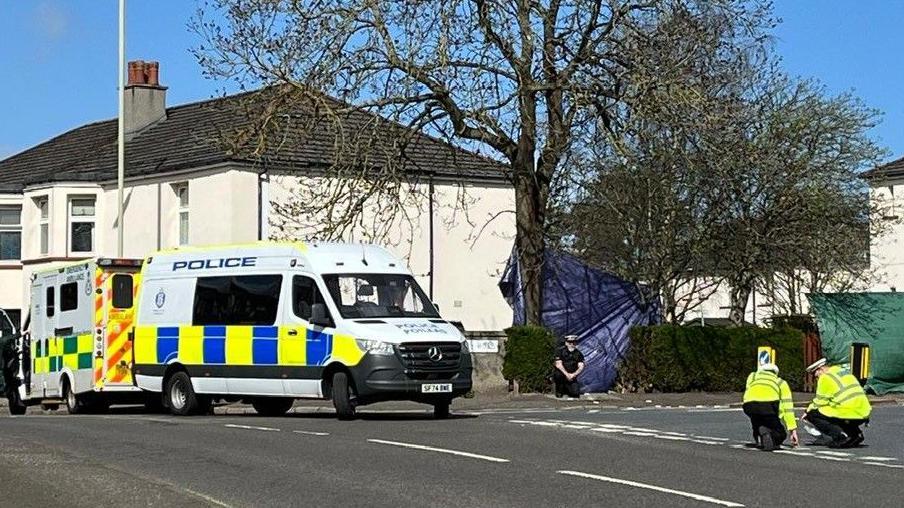 Car crashes into house in Broughty Ferry