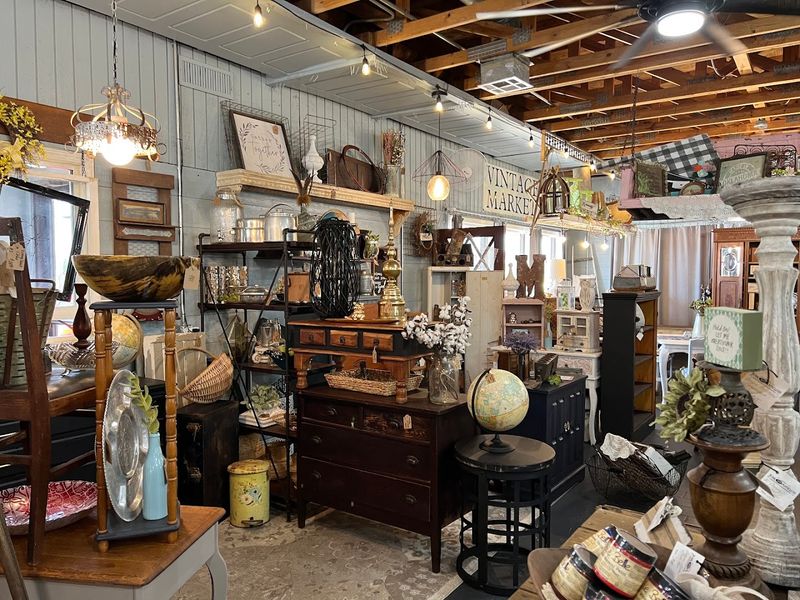 Oklahoma antique shop where treasure hunters dig through 360 degrees of ...