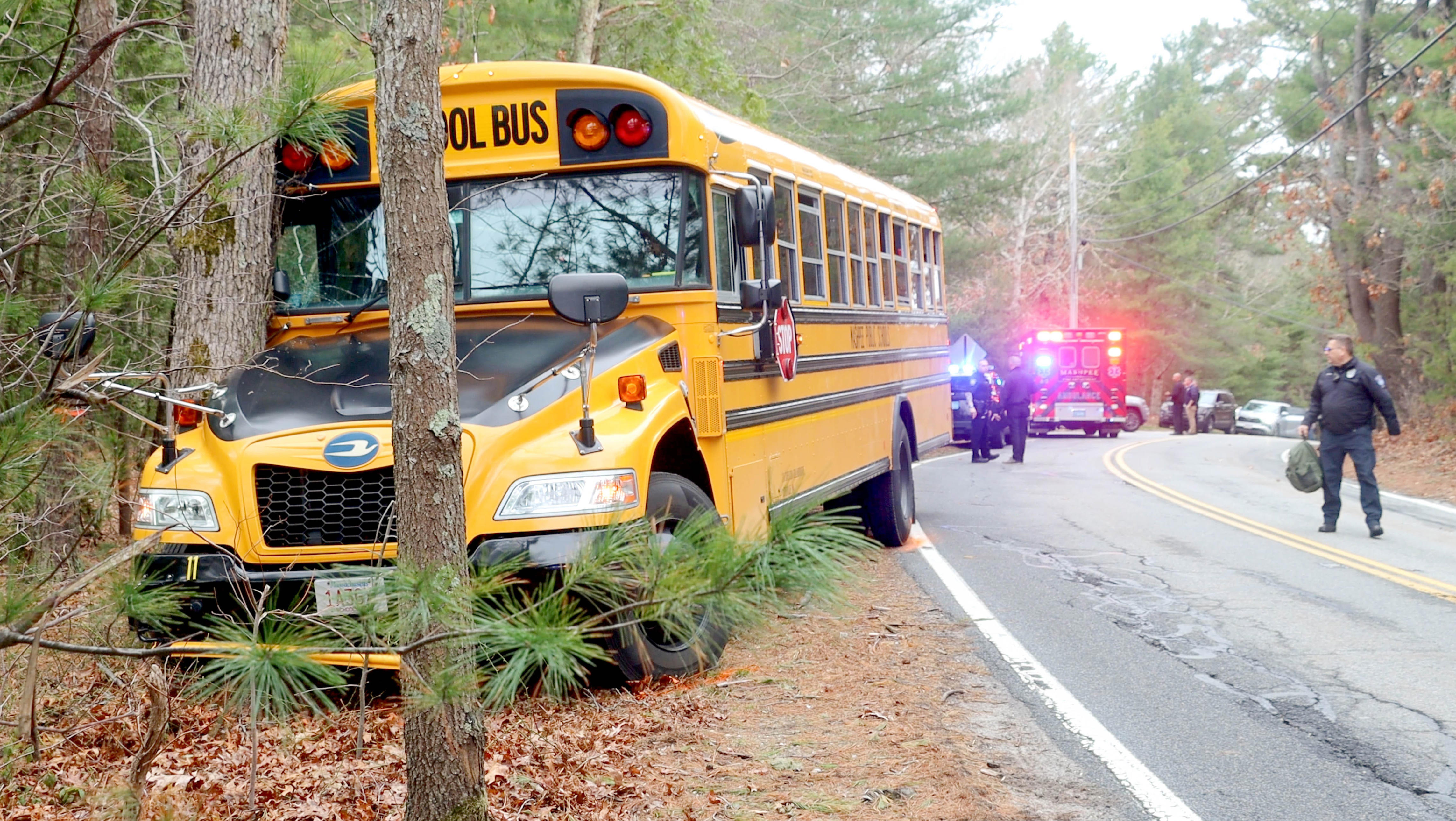 Fifth grader calls 911 after Mashpee school bus crash