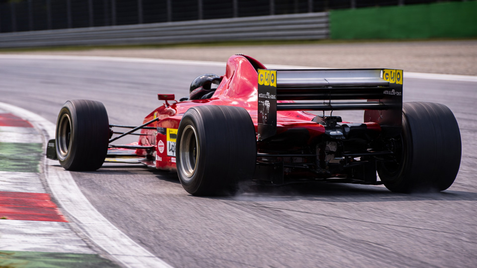Ferrari F1 V12 screaming at 17,000 RPM