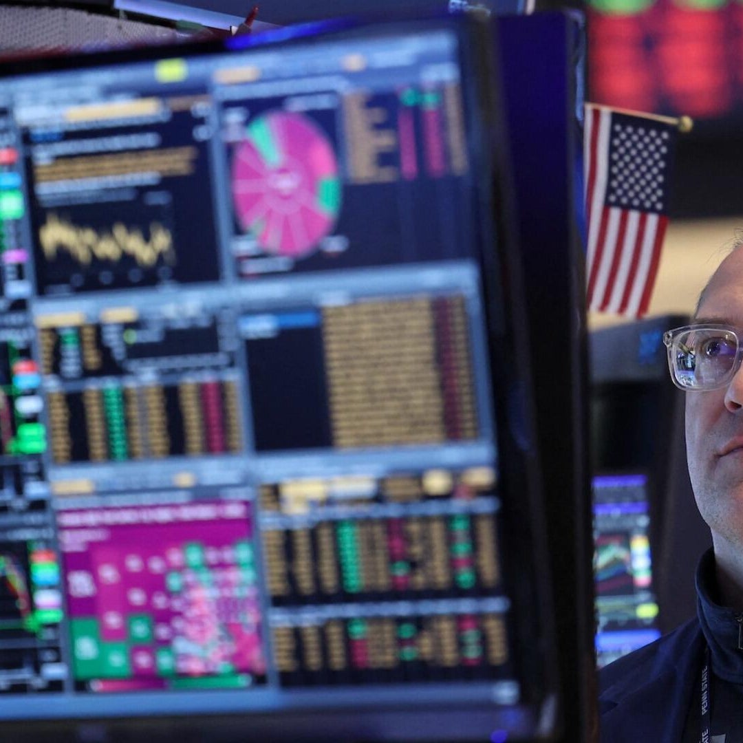 US stocks dip, oil prices rise amid Trump's blockade plan