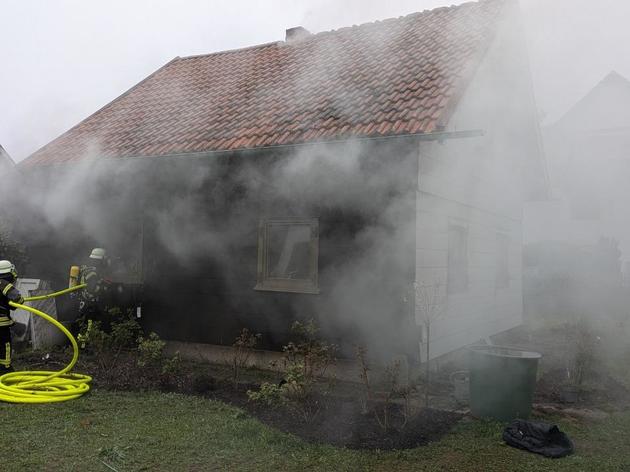 Küchenbrand in Neugablonz – Feuerwehr rettet Hund Ludwig