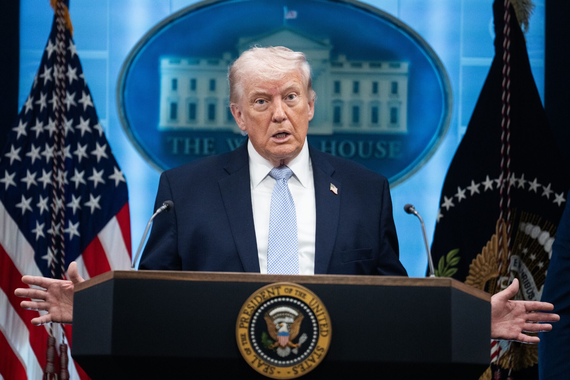 Trump attacks the Pope and presents himself as the true prophet