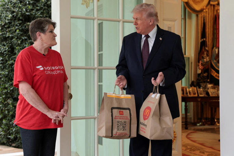 Trump tips DoorDash driver $100 for McDonald’s delivery at Oval Office ...