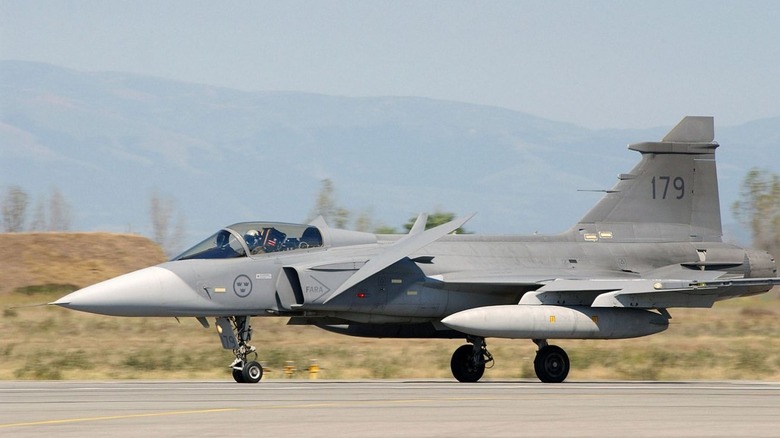 What does Saab mean and what kind of military equipment does it make?