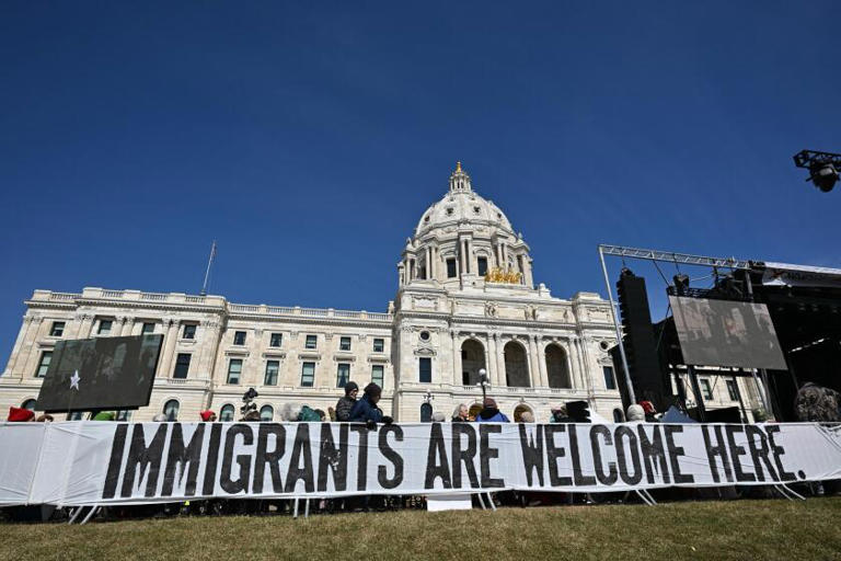 Minnesota investigates the arrest by ICE of a Hmong American man as a ...