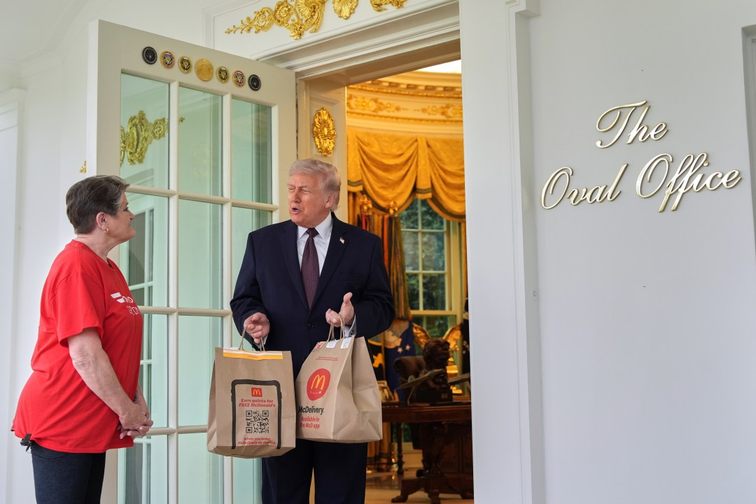 Arkansas woman delivers first DoorDash order to White House