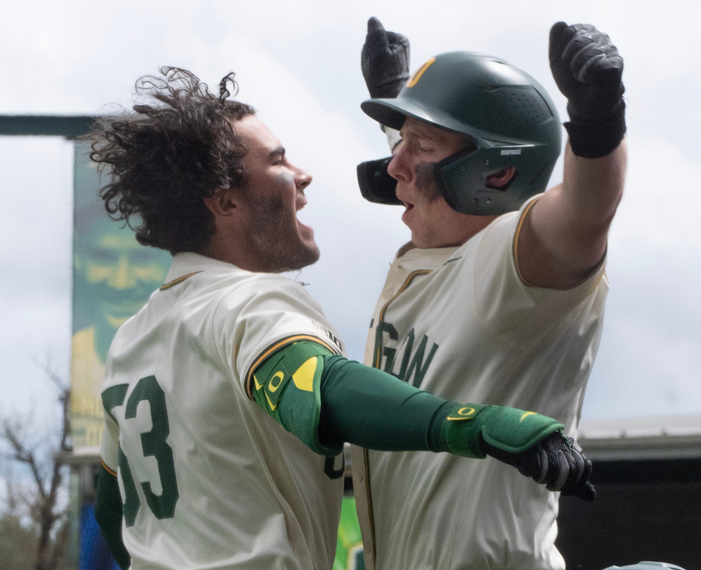 Oregon tosses shutout to sweep Penn State in weekend series