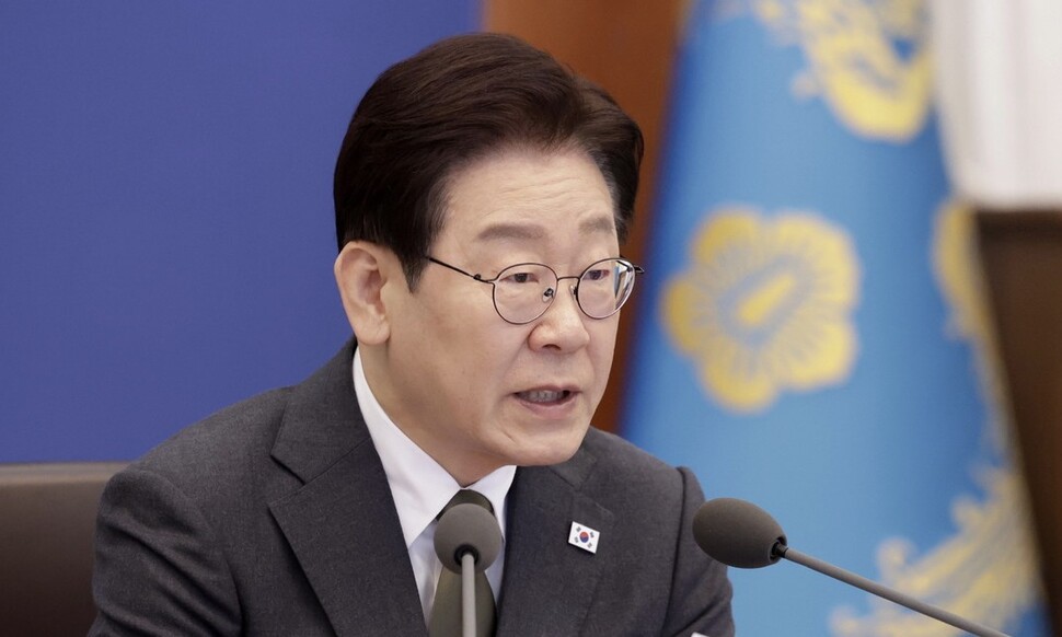 이 대통령 “부동산 정책, 서류 복사 직원도 다주택자는 다 빼라”