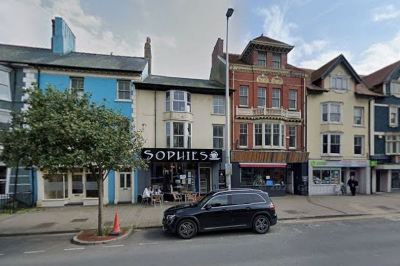 Welsh cafe asks people to stop hogging tables on laptops