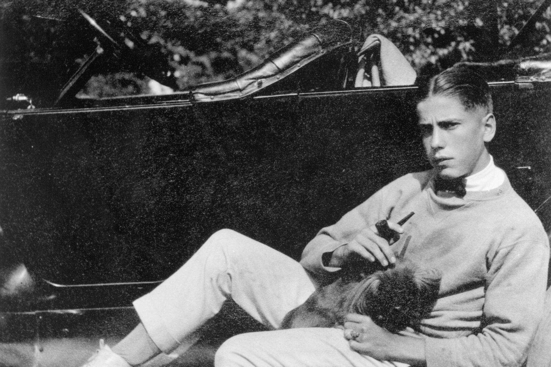 Life and success of Humphrey Bogart, a legend of cinema