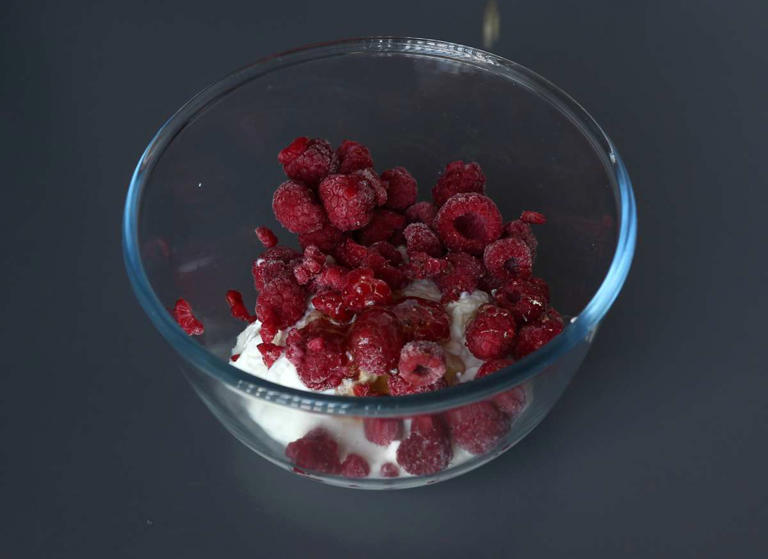 Skyr, raspberry and chocolate ice creams. The healthy snack for sunny days!