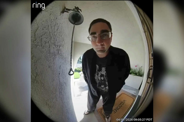 Ring camera captures man claiming to be a wizard detective during ...