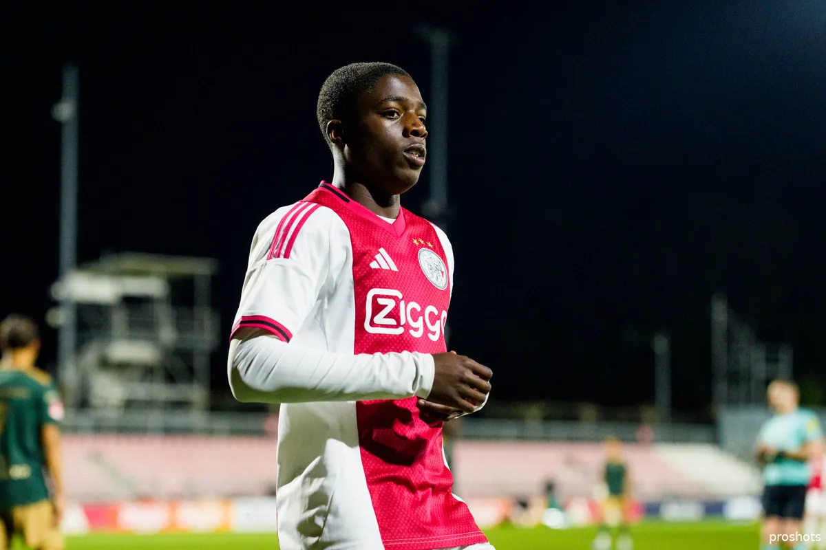 Live 17.30 uur | Aanhaken of afhaken voor Ajax O19 in kraker tegen AZ ...