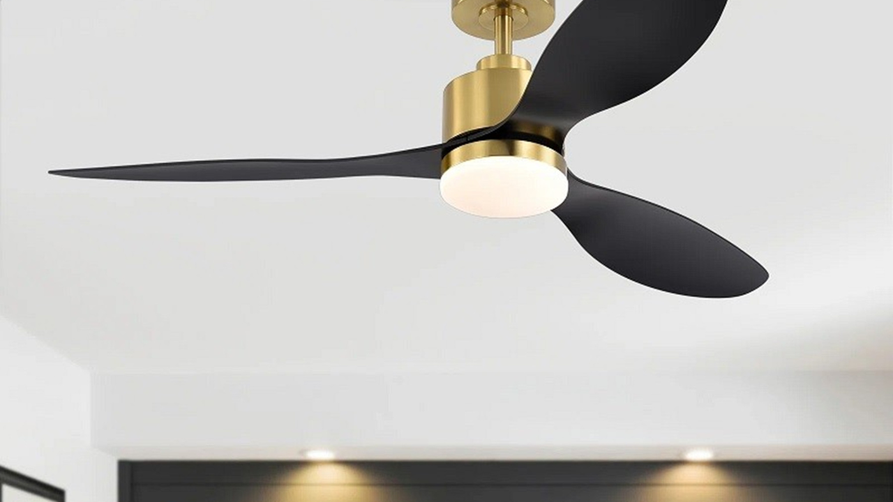 How to clean a ceiling fan without a ladder: A smart, quick method
