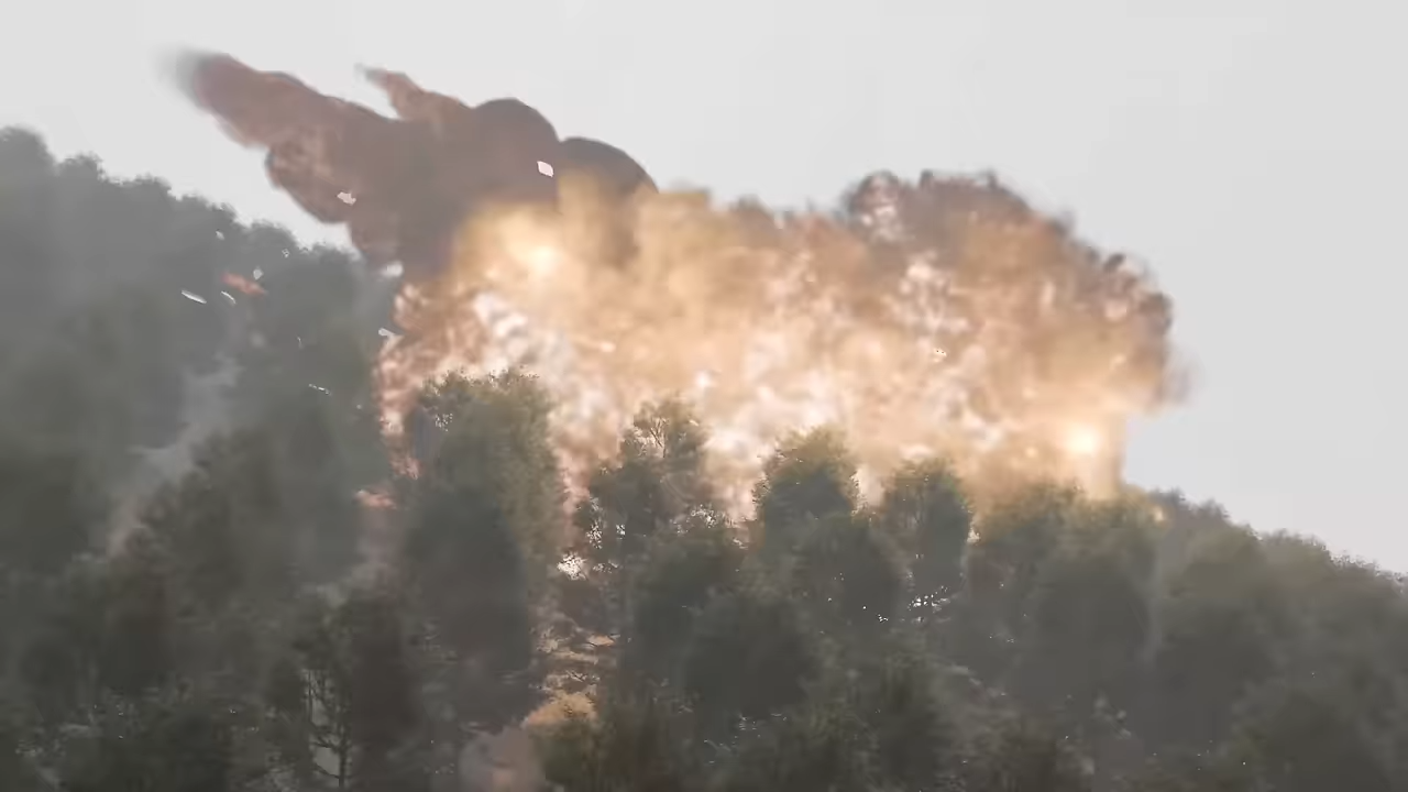 Dieses Flugzeug flog bei 700 kmh in einen Berg - Absturz beim Aufprall
