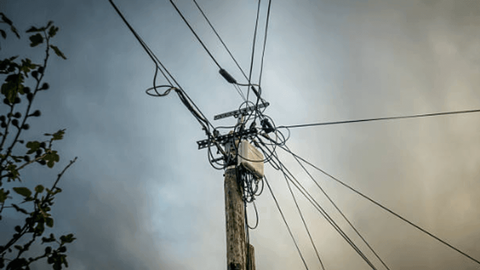 Crash damages utility pole, causes power outage in Redding