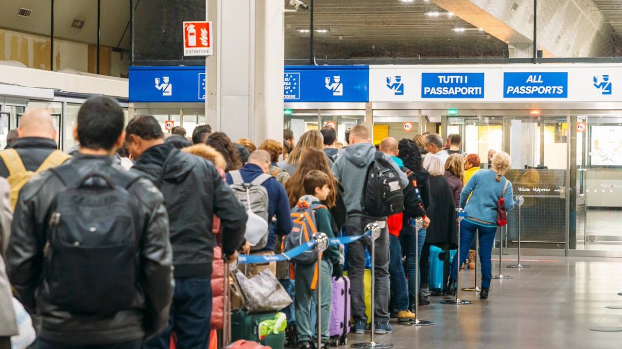 Entry exit system sparks airport queue warnings