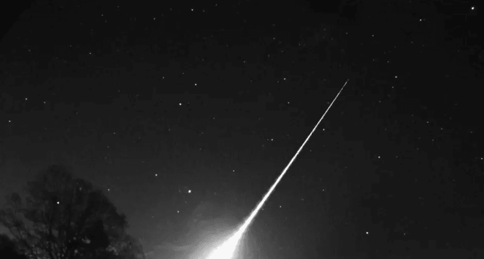 Huge green fireball confirmed as meteor after flying through night sky ...