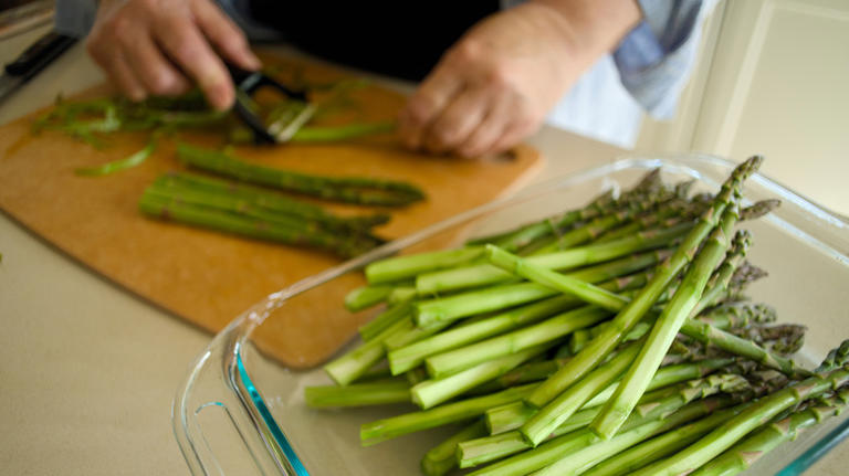 Should you be peeling asparagus? Here's when it's actually worth it