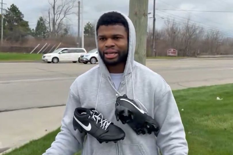 NFL free agent shows up at team facility with sign pleading for tryout
