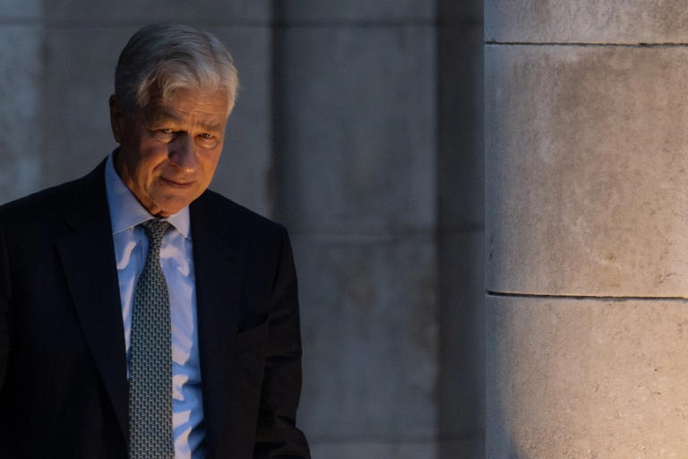 ‘Complex risks’: Jamie Dimon strikes cautious tone as JP Morgan profit ...