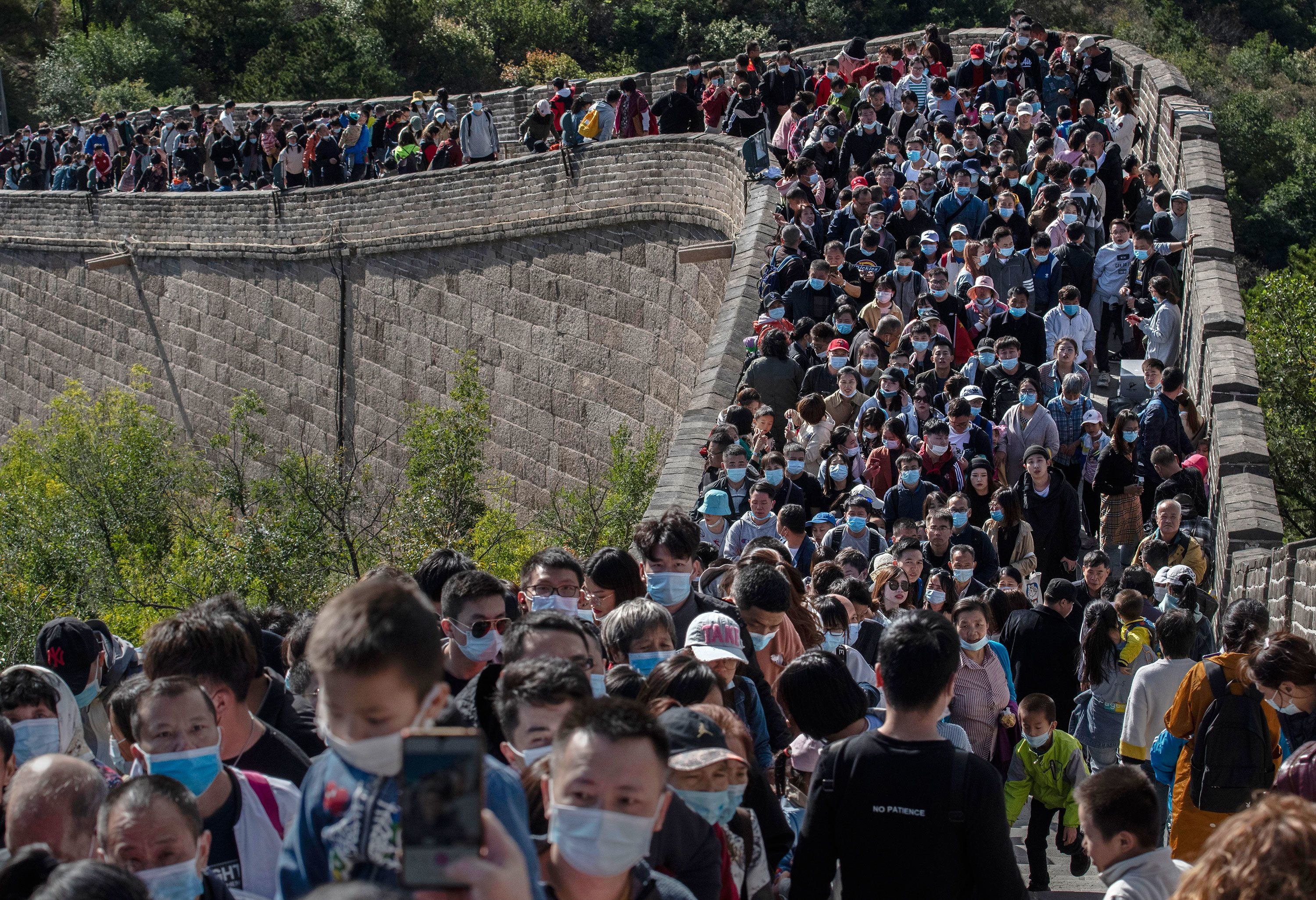26 famous landmarks that look different in real life