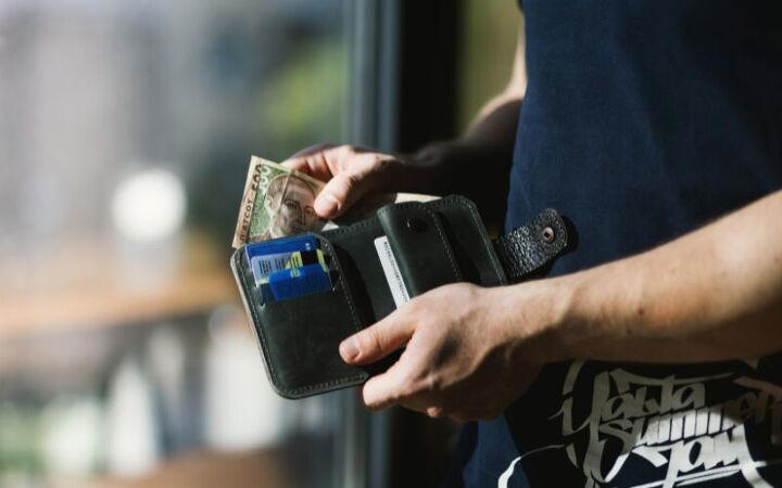 The sometimes-always-never rule for what to carry in your wallet