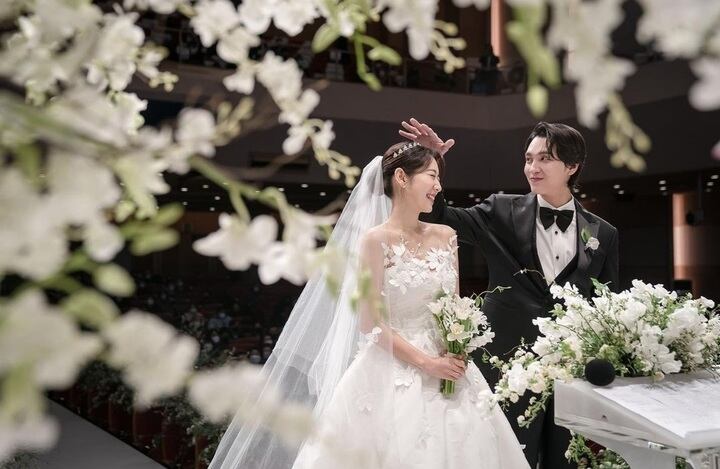 Park Shin-hye to welcome second child this fall
