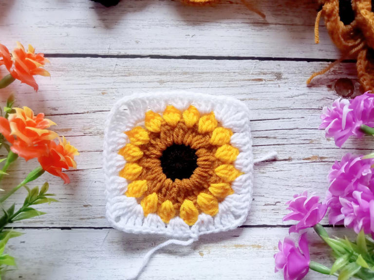 These sunflower granny squares will add cheer to any crochet project