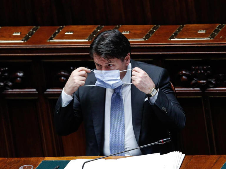 Covid, 454mila euro agli ex colleghi del premier Conte. Lui: "Solo fango"