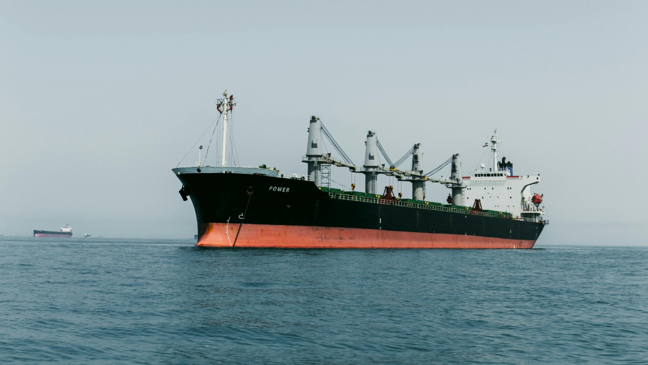 Iran threatens Gulf ports as US moves toward a shipping blockade