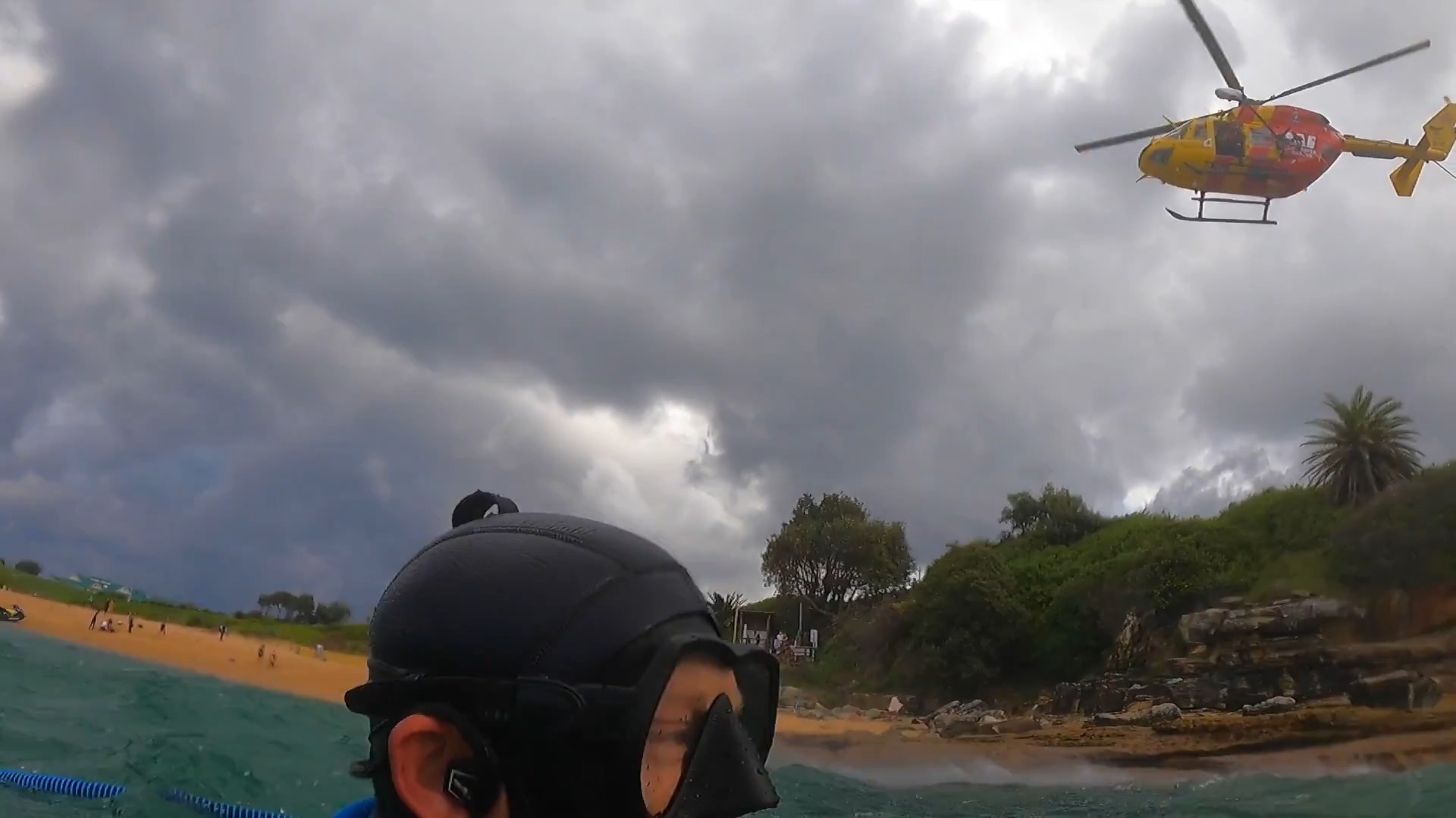 He was diving with sharks when he realized someone was dying just 30 ...