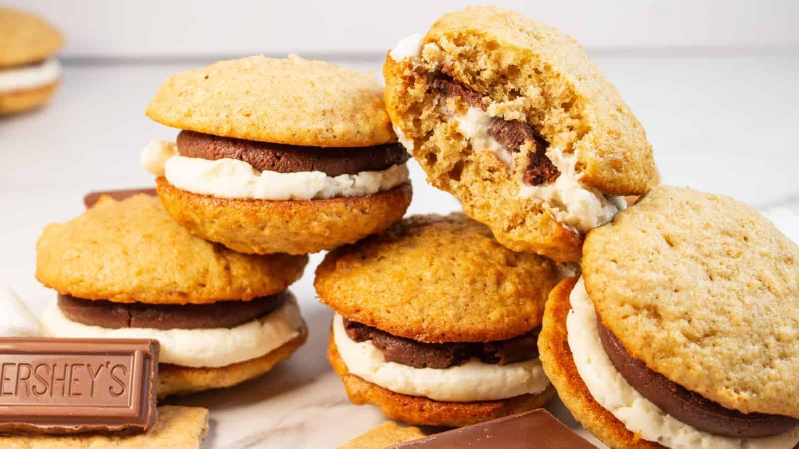 16 whoopie pies so delicious, one is never enough